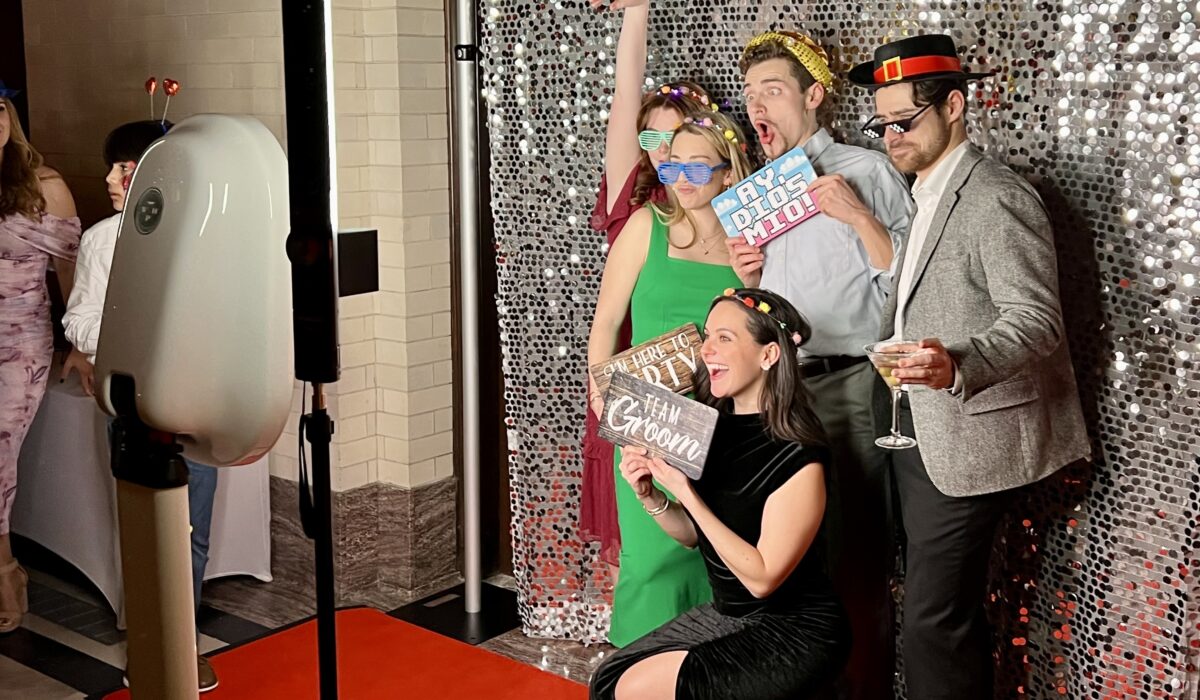 360 Photo Booth Rental in Minneapolis & St. Paul | Selfie stations